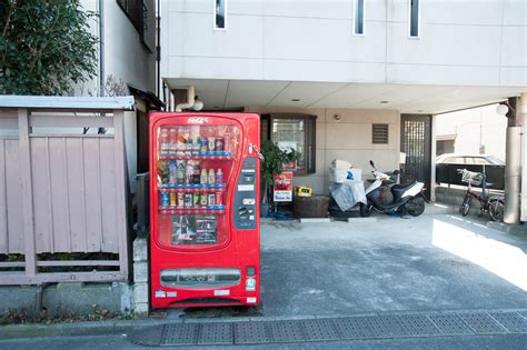 写 ジハンキノビガクコカ・コーラ自販機東京都北区赤羽 サラネ