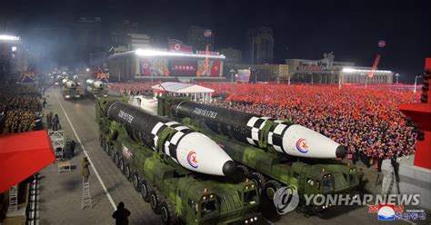 ჩრდილოეთ კორეის აღლუმზე რეკორდული რაოდენობის კონტინენტთაშორისი რაკეტა გამოჩნდა ტაბულა