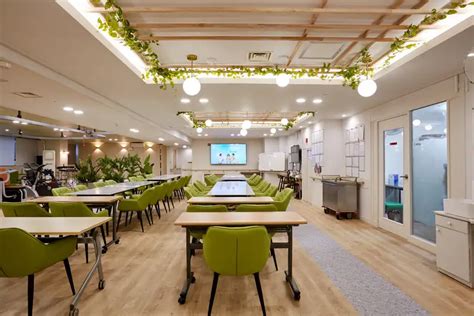 싱그러운 그린 컬러 포인트 모던내추럴 100평 데이케어센터 인테리어 강동구 명일동