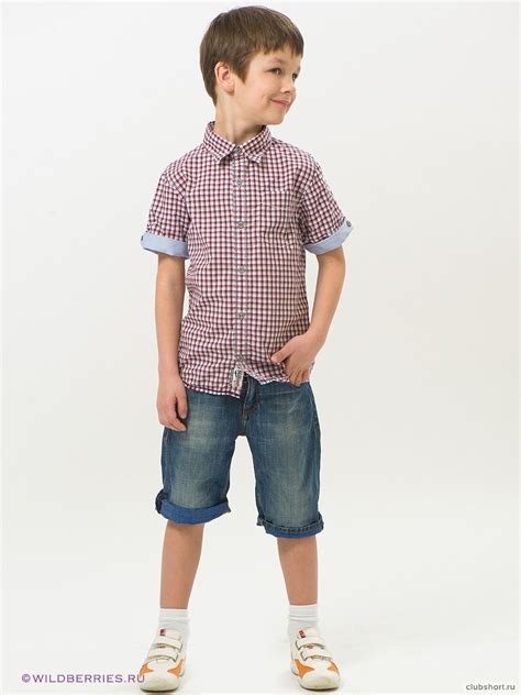 Мальчик в джинсовых шортиках Шорты фото