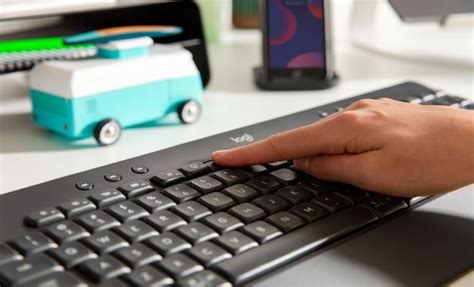 Logitech Menghadirkan Keyboard Signature Series Terbaru Logitech Keyboard Computer Keyboard