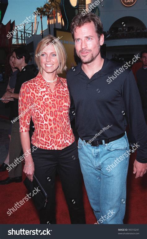 22jul99 Actor Greg Kinnear And Wife Former Model Helen Labdon At The