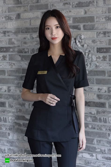 ชุดพนักงานร้านทำเล็บ คลิกภาพดูรายละเอียดด้านใน ชุดพนักงานคลินิกความงาม ชุดทำงานผู้หญิง เสื้อ