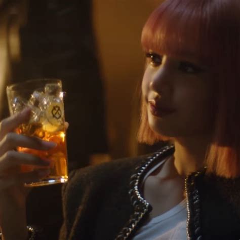 Blackpink Lover Adlı Kullanıcının Lisa Panosundaki Pin 2024
