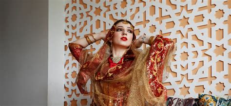 10 Hairstyles For Saree That Are Captivating And Chic