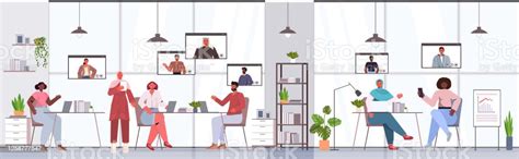 온라인 컨퍼런스 회의를 하는 사람들이 화상 통화 중에 믹스 레이스 동료와 채팅하는 사업가 가공의 인물에 대한 스톡 벡터 아트 및