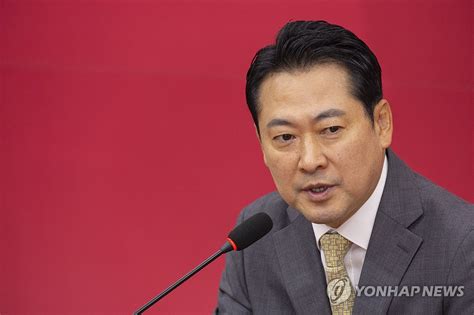 국힘 장동혁 신임 대표 현충원 참배…첫 공식 일정