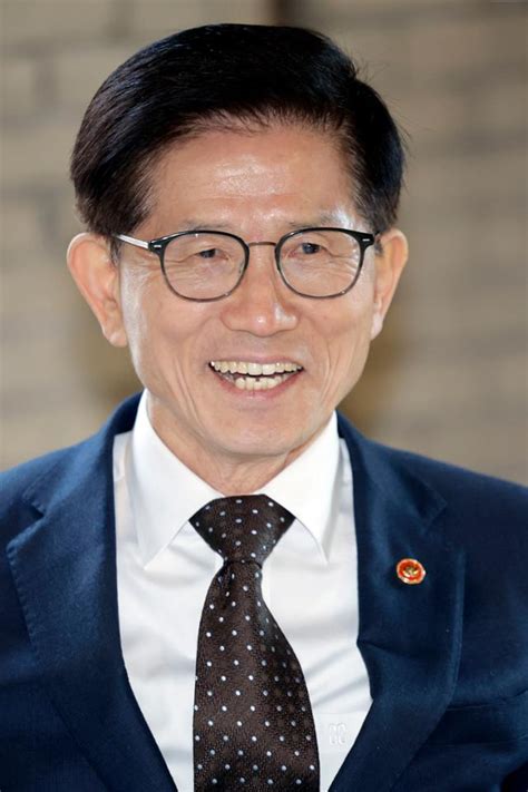 김문수 측 대선 출마 가능성 묻자 지금 대통령이 옥중에 한국일보