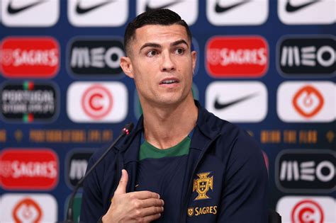 Ronaldo Muốn Làm Siêu Sao Trên Sân Hay Trên Bàn Phỏng Vấn World Cup