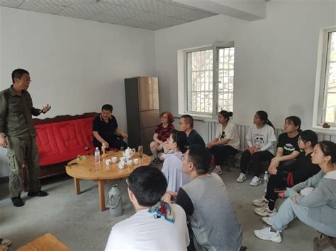 泰山风景名胜区管理委员会 筑梦泰山 泰山景区综合行政执法局组织开展重走护林路再温石屋情 泰山林场精神传承宣讲会