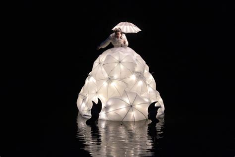 Floating Singer Book A Unique Act On Water Amsterdam