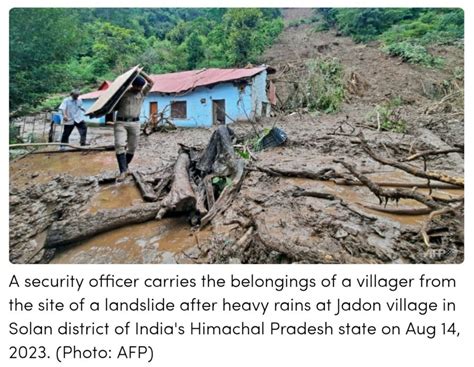 အိန္ဒိယတွင် မိုးသည်းထန်စွာရွာသွန်းပြီး ရေကြီးမြေပြိုမှုများကြောင့် လူ