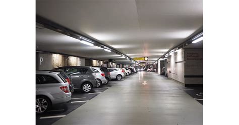 Прецизират разпоредбите за броя на паркоместата към новите многофамилни жилищни сгради