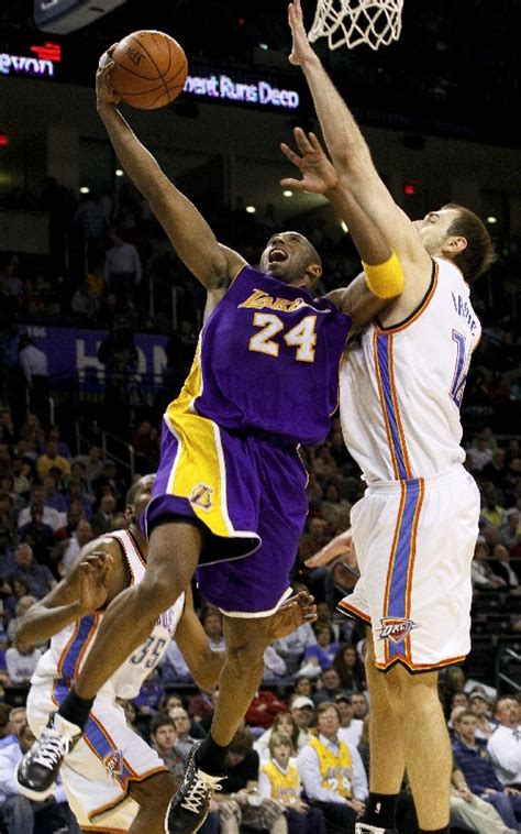 图文 Nba 湖人胜雷霆 科比强行上篮 搜狐体育