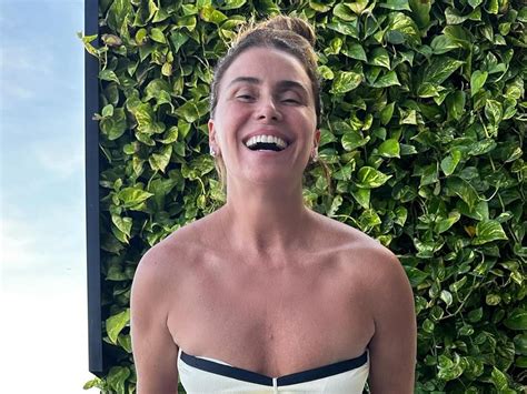 Giovanna Antonelli Esbanja Charme Em Cliques De Biquíni