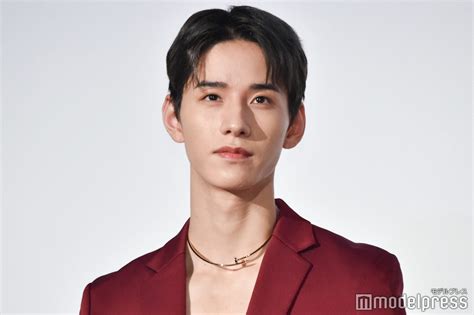 画像5 14 Jo1佐藤景瑚、肉体美際立つ上裸ショット公開「顔と体のギャップがえぐい」の声 モデルプレス