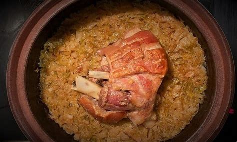 Свински джолан с кисело зеле на фурна