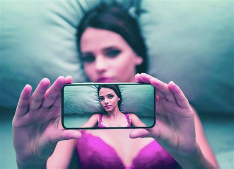 por quÉ nos exhibimos en redes sociales revista d escenarios