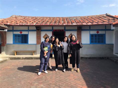 藺草工坊 👍👍👍👍👍藺草工坊之社會新鮮人👍👍👍👍👍 即將踏入社會的大四生 選定藺草工坊做為拍畢業照之背景
