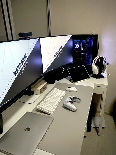 โต๊ะคอมโทนขาว🤍มุมเล็กๆเด็กหอ แกลเลอรีที่โพสต์โดย Natdanai Lemon8