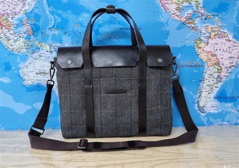 아르마니 서류가방통소가죽and페브릭상태깨끗좋음 헬로마켓