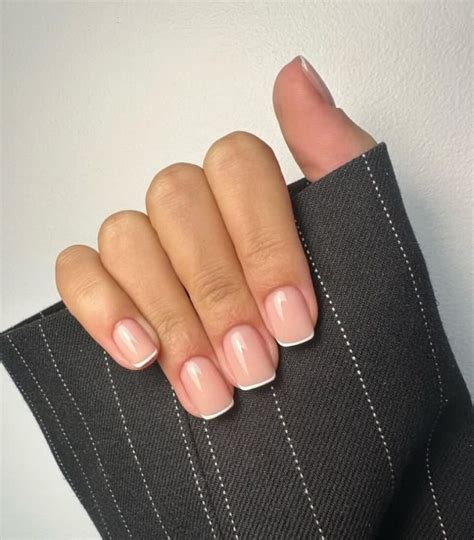 Модні ідеї стильного французького манікюру на весну 2024 Читайте на Ukr Net