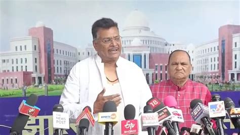 Bjp विधायक ने कुर्ता फाड़ बनियान पर लिखा जय श्री राम रामनवमी जुलूस में Dj पर रोक का विरोध Bjp विधायक ने कुर्ता फाड़ बनियान पर लिखा जय श्री राम रामनवमी जुलूस में Dj पर रोक का विरोध