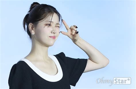 열아홉 스물 김지은 여름처럼 싱긋 오마이포토