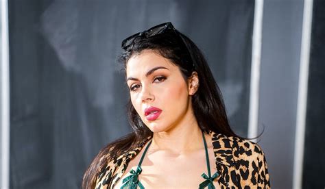 Eros And Glasses Valentina Nappi