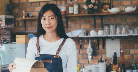 중소기업 카페의 행복한 주인 젊은 스타트 업 소유자 작은 카페 가게 음식과 음료 개념 사진 Unsplash의 태국 이미지