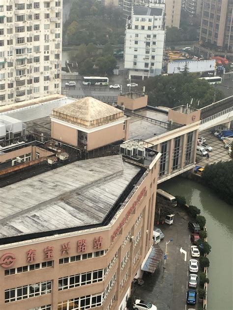 地铁站空调外机噪音扰民 虹口区区长胡广杰 虹口区 上海市 领导留言板 人民网