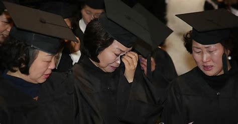 부경보건고 만학도 눈물의 졸업식