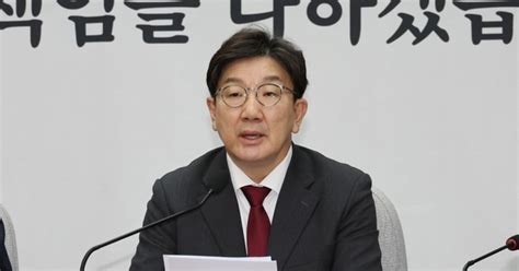 권성동 이명박 전 대통령 예방…탄핵 정국 조언 구할 듯