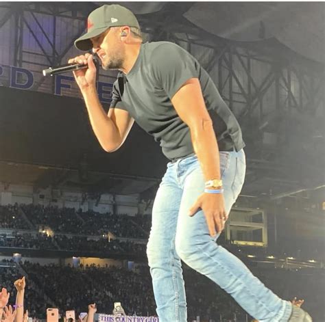 What To Wear To A Luke Bryan Country Concert
