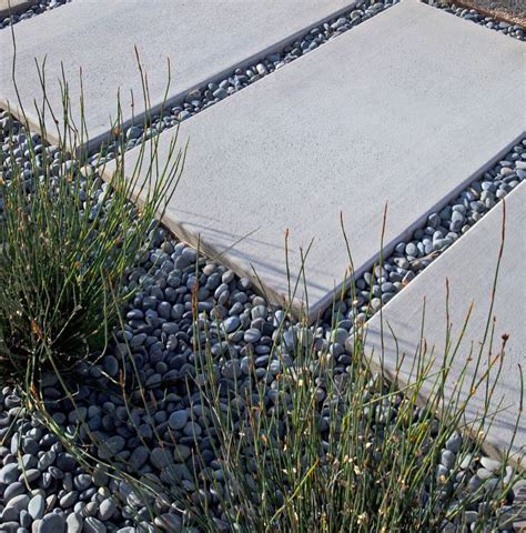 Бетонні вироби кашпо столи рукомийники Наша тротуарна плитка для саду поєднує в собі