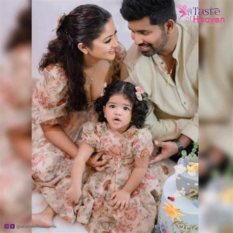 එයාලගේ පුංචි සුරංගනාවි Kaya දැන් ටිකක් ලොකුවෙනවා අම්මයි තාත්තයි එකතු