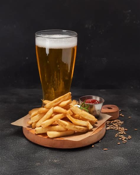 테이스티버거 맥주 한 잔의 여유 테이스티 버거에서 가져보세요 육즙 가득한 수제버거와 시원한 맥주 한 모금이 주는 작은 행복 바쁜 하루를 마친 저녁 가벼운 맥주 한