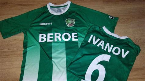 Берое пусна първа серия фланелки от благотворителния търг в помощ на Петър Хубчев