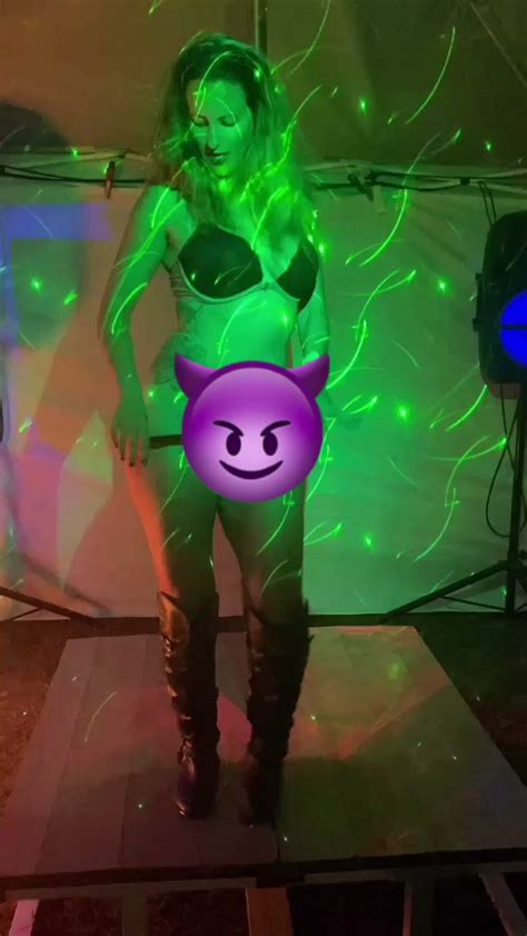 Jen Nicole Model On Twitter Fun Times At Hog Rock Https Linktr Ee Jennicolemodelsmiles