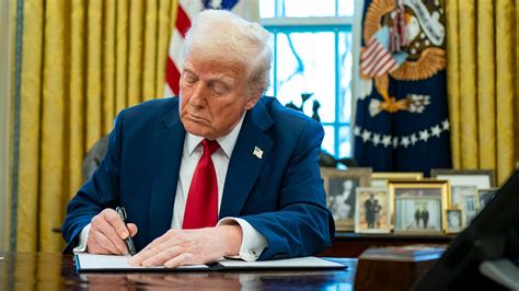 Trump Orders Drug Price Cuts As Americans Debate Government Market