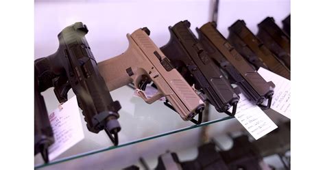 Конфискуваха големи количества оръжие в Косово