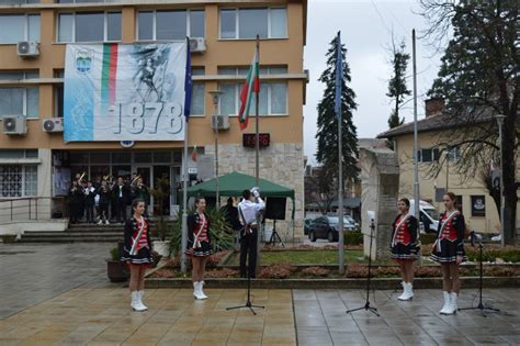 С ритуал и празнична програма Вършец отбеляза 3 март