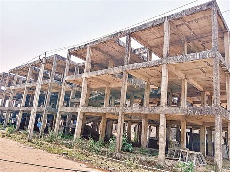 పూర్తవకముందే పంచారు Distributed Before Completion