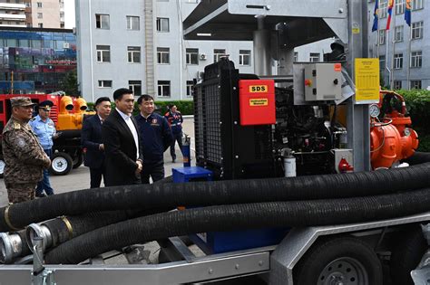 Үерийн эрсдлээс сэргийлэх зорилгоор төвийн дүүргүүдэд ус соруулах насос хүлээлгэж өгөв