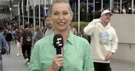 Australian Open Tv Coverage Stops After Tennis Fan S X Rated Gesture Behind Presenter Daily Star