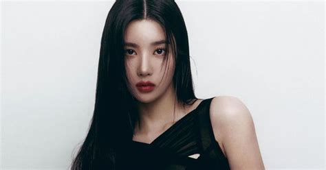 워터밤 레전드 권은비 요즘 대세는 다르네 탄탄 복근 완벽 비주얼