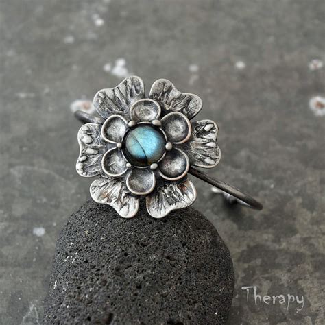 Modrý Kvítek Potvor Pomáhat Tvořit Modrý Kvítek Potvor Pomáhat Tvořit