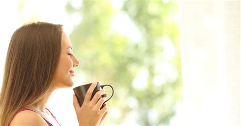 아침에 일어나 마신 이것 한 잔 없던 두통·속쓰림 유발