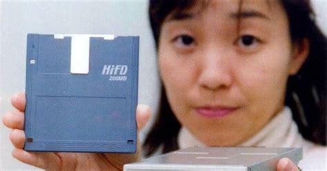 플로피디스크 아직도 썼어 최후 사용국 日 규제 철폐