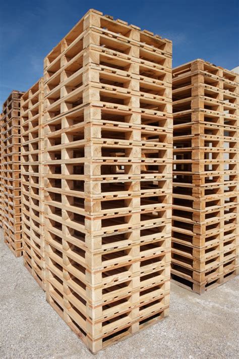 How To Properly Store A Stack Of Empty Pallets Associated Palletsassociated Pallets